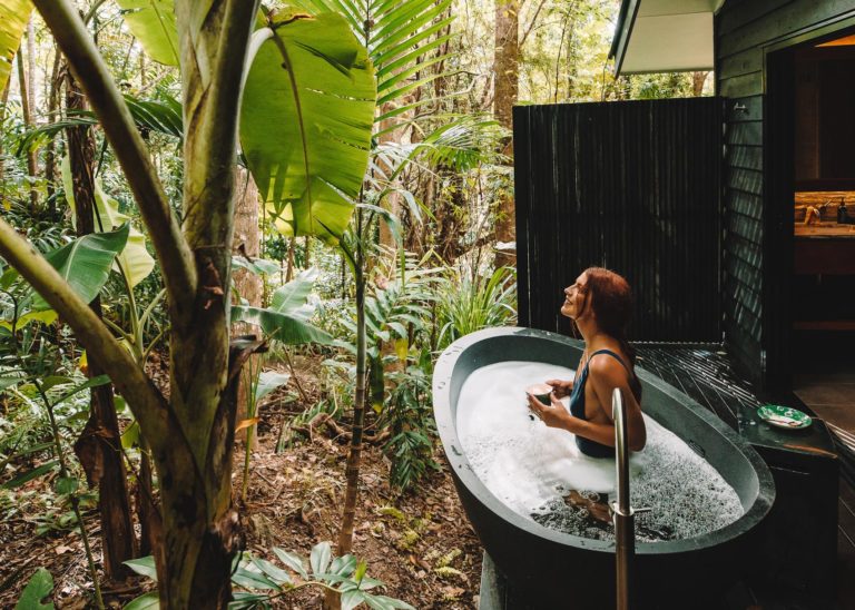 Boujee Bathtubs: Bathe with a view in the tropics | Cairns & Great ...